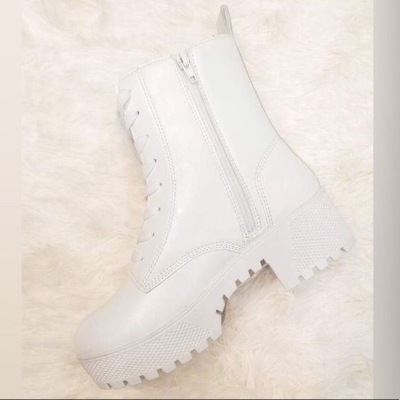 BAMBOO | Shoes | New Bamboo White Faux Leather Lug Sole Combat Boot ...